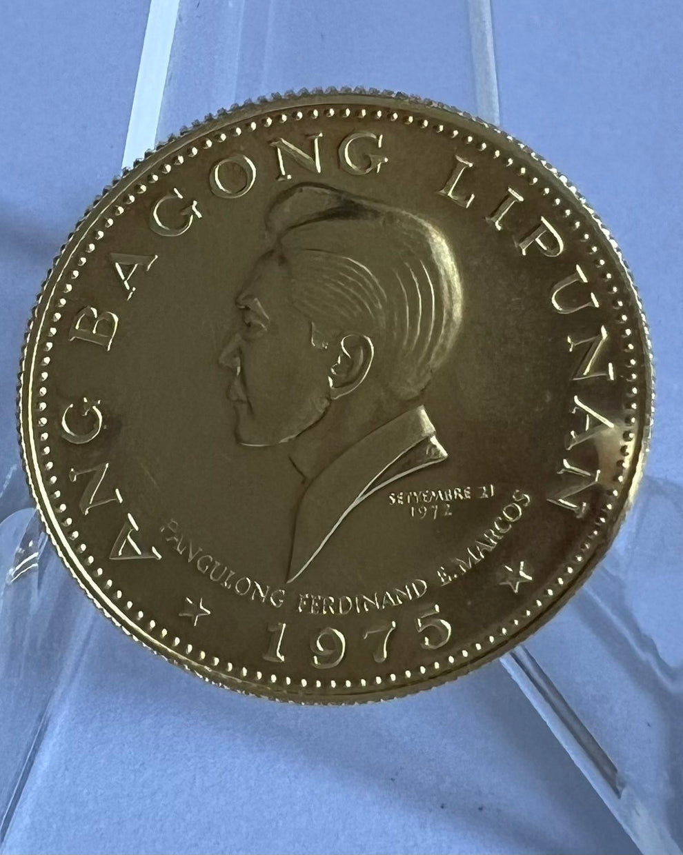 1000 Piso (Ferdinand E. Marcos) 9.95 grams (90% purity) Gold Coin ...